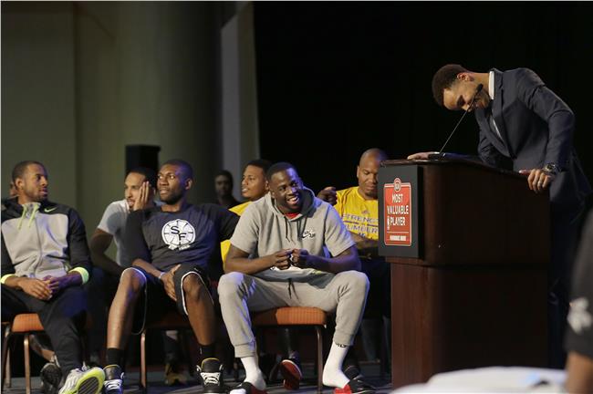 NBA／MVP另類之爭？隊友：Kobe送名錶，咖哩你呢 | 國際 | 三立新聞網 SETN.COM