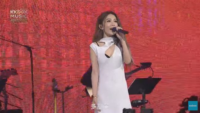 田馥甄小露酥胸登KKBOX風雲榜 Selina虧再發育 | 娛樂星聞 | 三立新聞網 SETN.COM