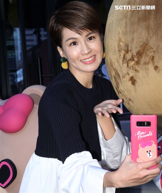 曾沛慈淘氣自拍賣萌樣樣來｜娛樂圖輯｜娛樂星聞 STAR.SETN.COM