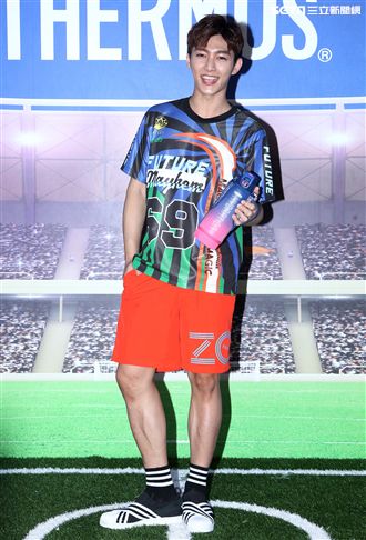 炎亞綸在炎熱的夏天PK足球小將｜娛樂圖輯｜娛樂星聞 STAR.SETN.COM