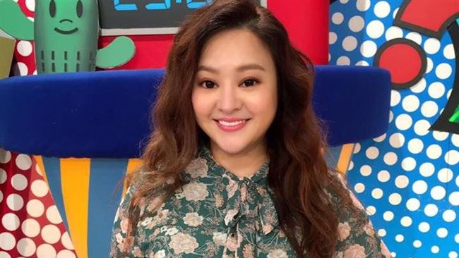 何嘉文蹲24hr書店「假裝有工作」 閨密一句話教她脫貧 | 娛樂星聞 | 三立新聞網 SETN.COM