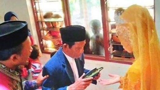 愛上83歲巫師！27歲嫩妹「勇敢追愛」 婚禮現場超甜蜜 | 國際 | 三立新聞網 SETN.COM