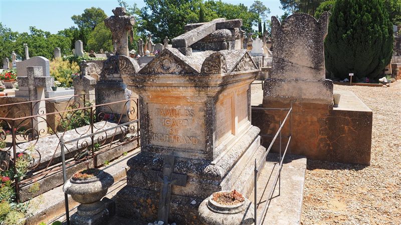 悚！公寓底下藏120副棺材 483戶居民住在死人骸骨上 | 國際 | 三立新聞網 SETN.COM