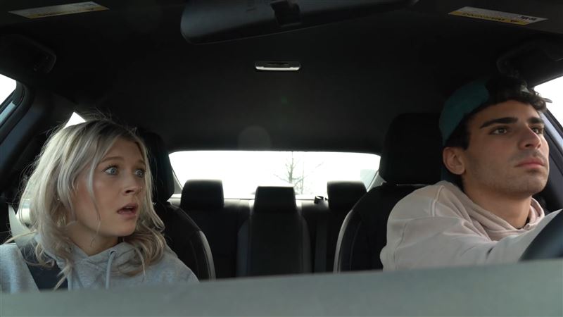 影／男友挑戰24hr不講話 火辣女友怒坐大腿掀上衣 | 生活 | 三立新聞網 SETN.COM