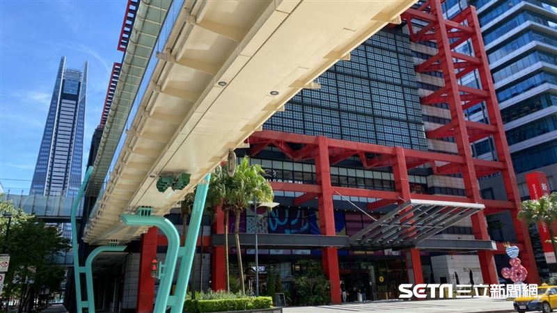 比SARS更慘！疫情業績剩3成 百貨撒3億送抵用券吸客 | 生活 | 三立新聞網 SETN.COM