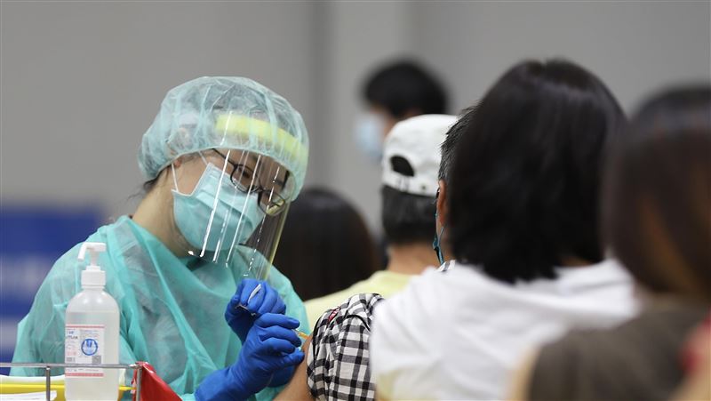 第11輪加開44歲以上可打BNT疫苗 共6.1萬人預約 | 生活 | 三立新聞網 SETN.COM