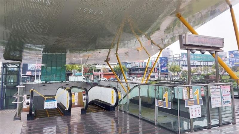 搭捷運打疫苗！高雄開全國先例 高捷設BNT、AZ接種站 | 生活 | 三立新聞網 SETN.COM