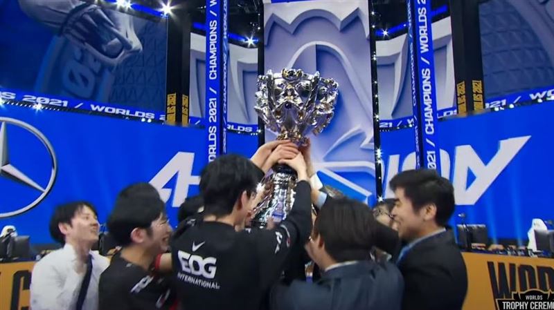 EDG奪世界冠軍！千萬元入袋 老闆霸喊：每人再送一間房 | 運動 | 三立新聞網 SETN.COM