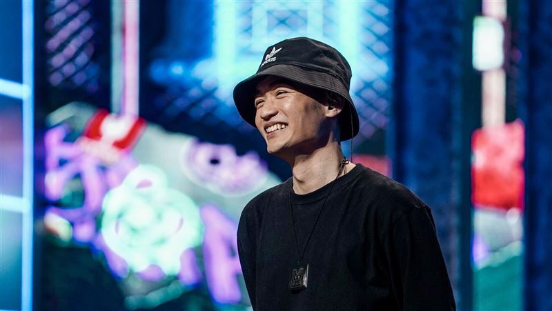 饒舌歌手「POPO J」不當所長了！南港分局證實已調職 | 娛樂星聞