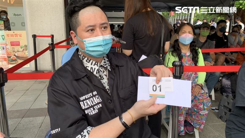 搶愛瘋14頭香！果粉動員18員工「輪班排隊68小時」 | 科技 | 三立新聞網 SETN.COM