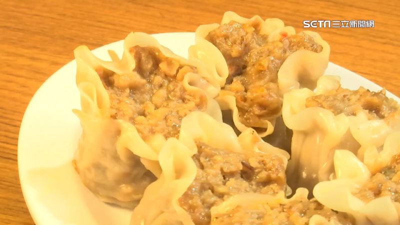台中「巨無霸」隱藏美食！5cm燒賣一口塞不下 | 生活 | 三立新聞網 SETN.COM