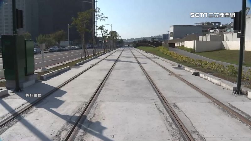 高雄「最美輕軌段」吸引拍照客 警：違規最高罰7500元 | 生活 | 三立新聞網 SETN.COM