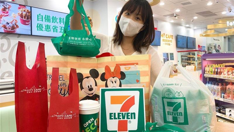 自己帶不然以後要花錢買！7-ELEVEN 12日起陸續停止提供一次性免費提網 | 生活 | 三立新聞網 SETN.COM