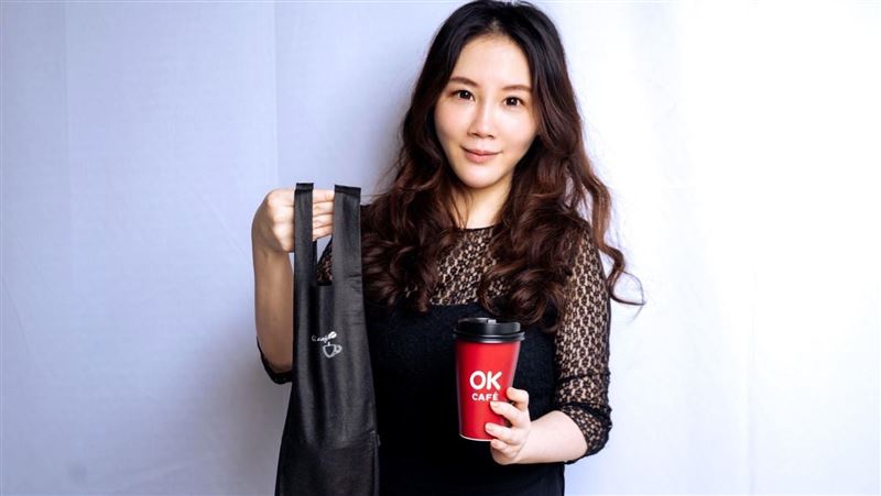 加熱鮮食燙手不好拿 OK超商：維持提網、咖啡紙袋服務，後續視需求調整 | 生活 | 三立新聞網 SETN.COM