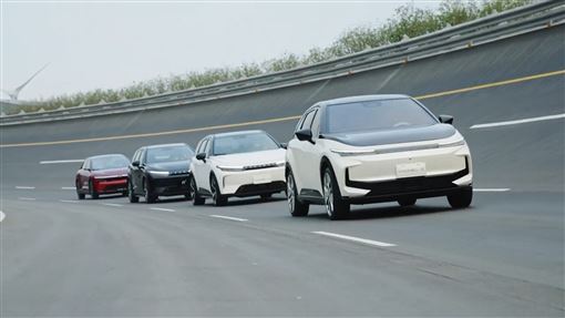 鴻海Model V電動皮卡亮相！車頭超吸睛 4電動車「上路開跑」畫面曝光 | 三立iNEWS | 三立新聞網 SETN.COM