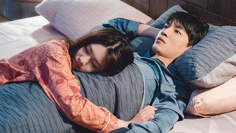 秦海璐愛女不藏了！認了「第一天滾床抓長輩」跨坐女上男下畫面流出 | 娛樂星聞