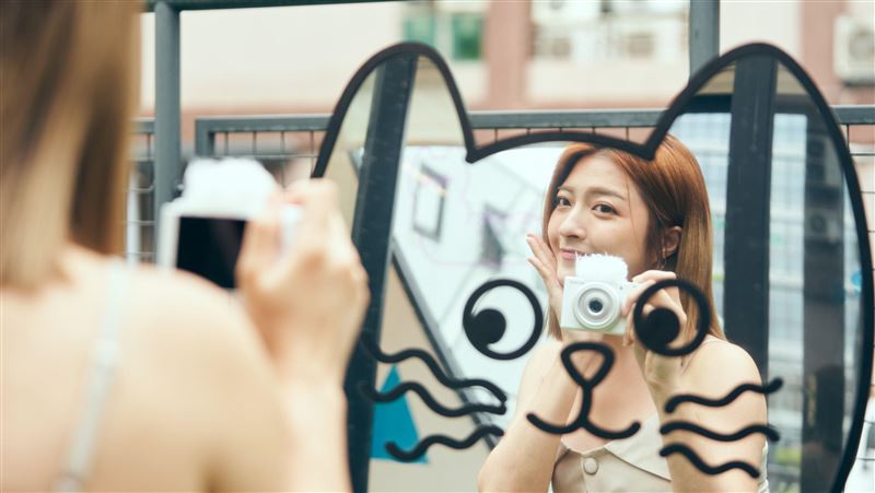 Vlog相機ZV-1F正式登台 限時體驗喝彩虹渲染限定特調咖啡、必拍喵喵鏡 | 科技 | 三立新聞網 SETN.COM