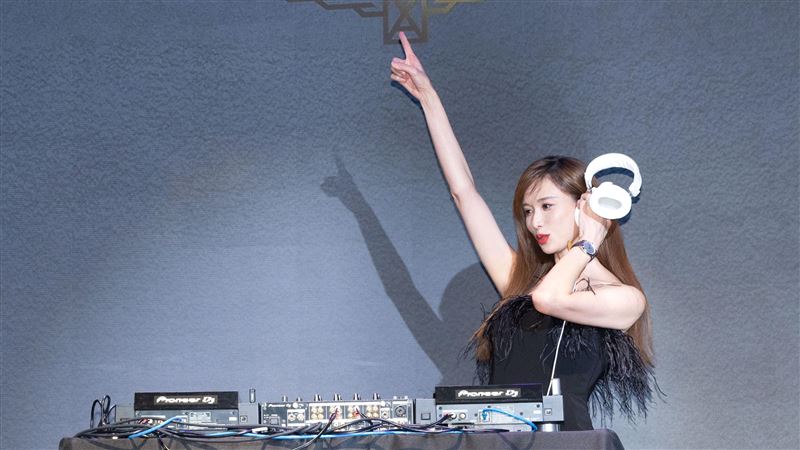 林志玲化身「火辣DJ」首秀超嗨！胎教音樂曝光：一起床就播 | 娛樂星聞 | 三立新聞網 SETN.COM