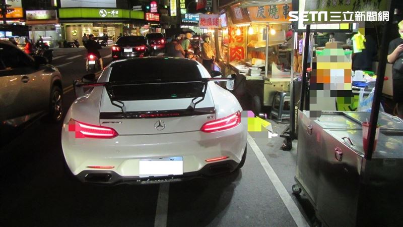 台中700萬賓士AMG GT撞夜市攤商 惡男爆譙女店員粗口還翻桌 | 社會 | 三立新聞網 SETN.COM