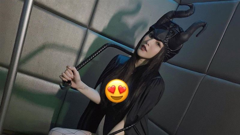 網美Cos黑魔女！大開中洞「豐滿曲線」掀暴動：辣版兔女郎 | 娛樂星聞