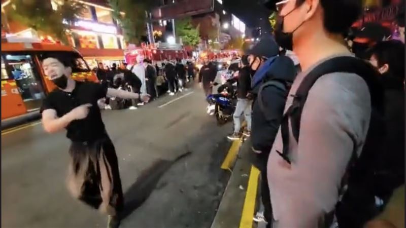 梨泰院現場醫護求助大喊：誰會CPR 10多民眾頂萬聖裝衝出救援 | 國際 | 三立新聞網 SETN.COM