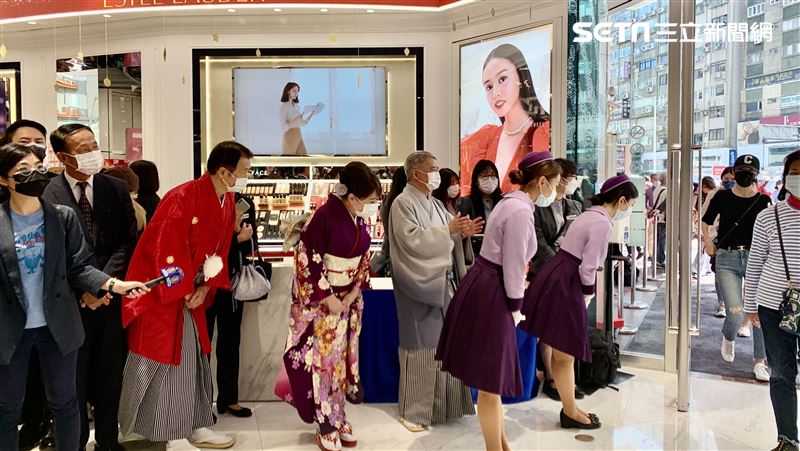 SOGO百貨周年慶首日湧「10萬人」！業績狂飆13億 較去年成長4成 | 生活 | 三立新聞網 SETN.COM
