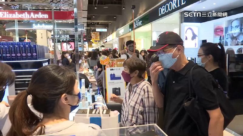 百貨週年慶受惠口罩令鬆綁！帶動彩妝買氣旺 KTV、Outlet看好來客增 | 生活 | 三立新聞網 SETN.COM