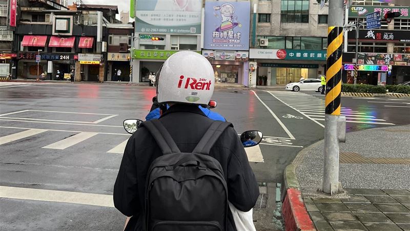 「偷iRent安全帽」還騎上路？照片遭網痛批 內行曝1隱情勸：別先罵人 | 生活 | 三立新聞網 SETN.COM
