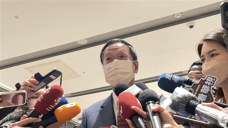 郭董遭酸推銷BNT 企業喊：衛福部「高端推銷員」出來！ | 生活 | 三立新聞網 SETN.COM