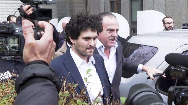 FTX創辦人2.5億美元交保 裝GPS追蹤手環防潛逃、涉8罪恐終身監禁 | 國際 | 三立新聞網 SETN.COM