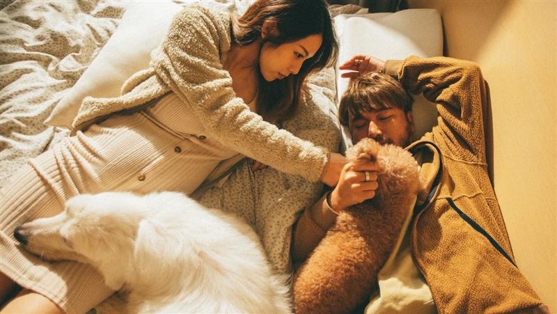 KID嬌妻快生了！臨盆倒數拍孕婦寫真「低胸洋裝超貼」畫面超暖 | 娛樂星聞 | 三立新聞網 SETN.COM