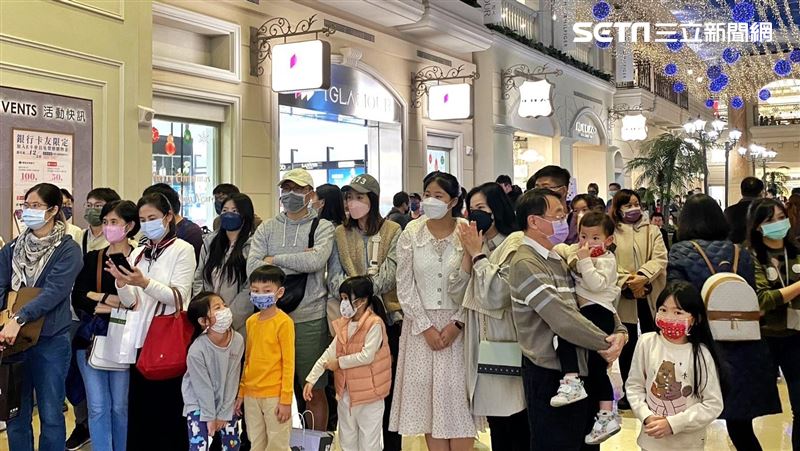 快訊／108公尺巨大煙火！2023跨年倒數3小時 義大世界狂湧2.2萬人潮 | 生活 | 三立新聞網 SETN.COM