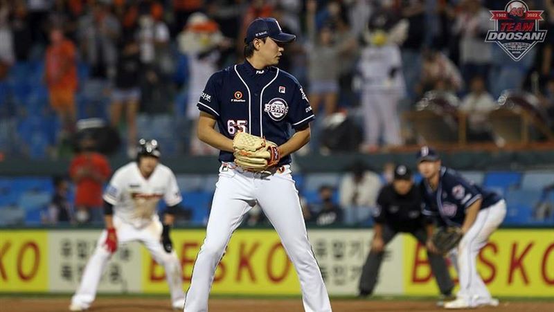 進韓職先當大頭兵1年半丟手榴彈 鄭哲元新人王投進WBC | 運動 | 三立新聞網 SETN.COM