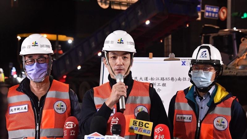 交通黑暗期？路平工程反釀塞車 蔣萬安宣示「修106條大路」：盡快完成 | 政治 | 三立新聞網 SETN.COM