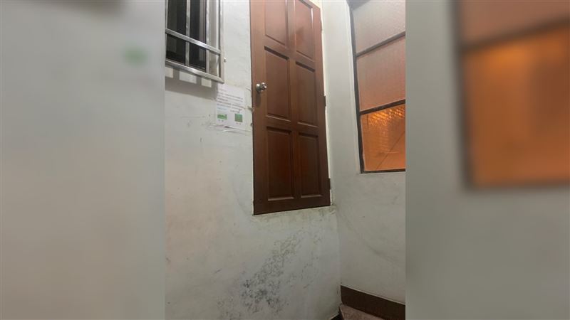 大門離地面太遠！185cm外送員「墊腳才摸到門把」 網傻眼：155直接棄單 | 生活 | 三立新聞網 SETN.COM