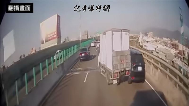 台74連環撞釀4傷 關鍵5秒影片曝光！小貨車鬼切被撞「轉180度」翻車 | 社會 | 三立新聞網 SETN.COM