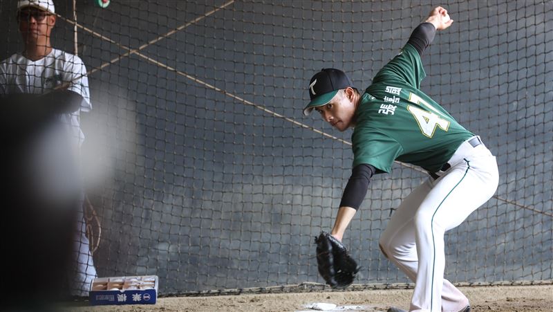 休賽季找「阿鈣」廖于誠練球有成果 張喜凱到台鋼背號換47 | 運動 | 三立新聞網 SETN.COM