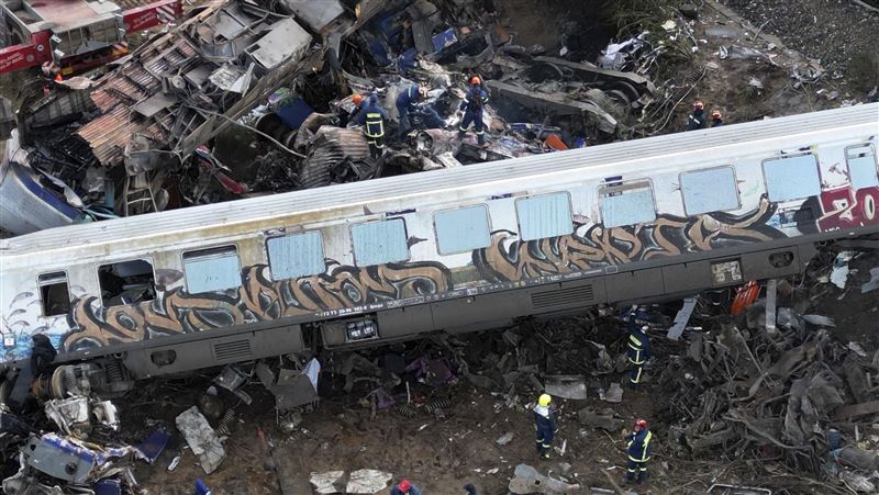 希臘火車相撞事故增至38死 疑人為疏失交通部長請辭 | 國際 | 三立新聞網 SETN.COM