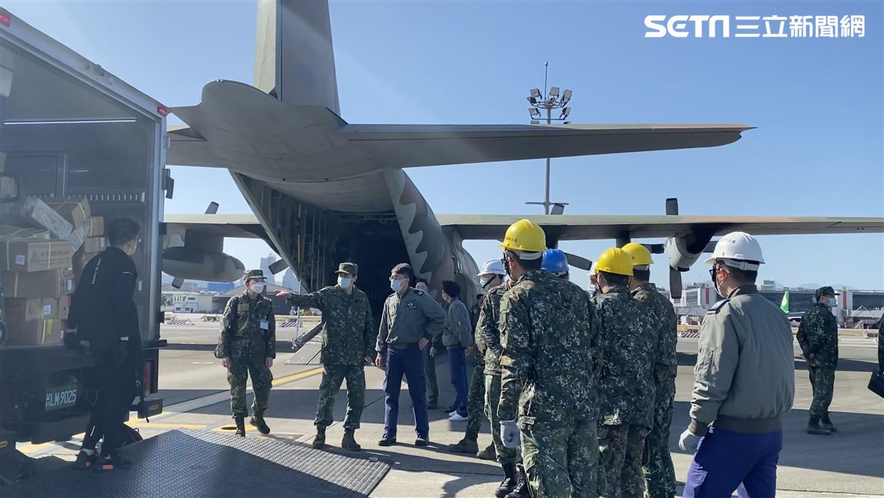 有肉可吃了！馬防部：C-130運輸機運送5.2公噸肉品上午已送抵馬祖 | 政治 | 三立新聞網 SETN.COM