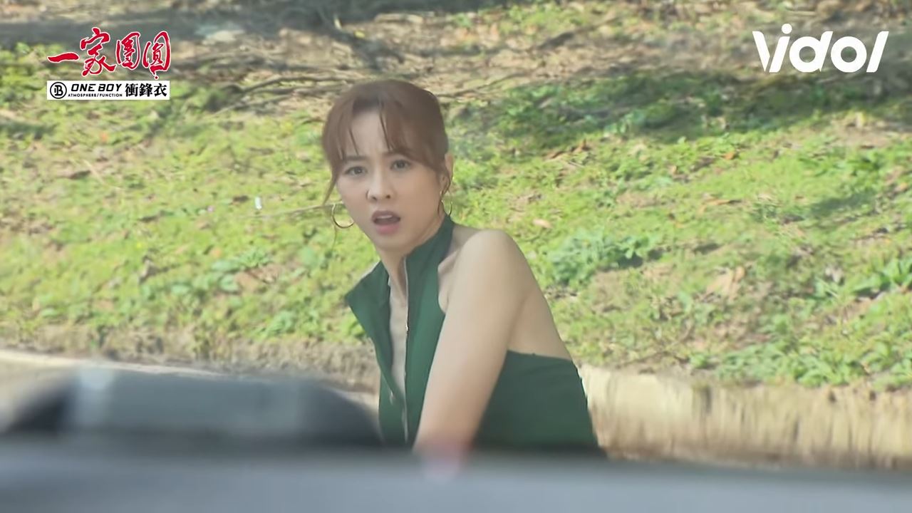 台8最美小三衝破尺度!夏語心「穿小背心拉鍊沒拉」遮不住春光全外洩 娛樂星聞
