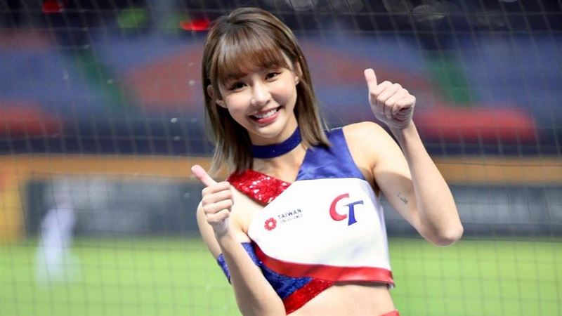 中華隊背水一戰！ YURI「曬照打氣」上萬粉狂讚：又甜又性感 | 娛樂星聞