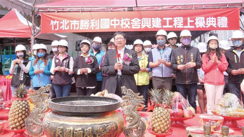 勝利國中二期校舍今上樑 預計今年9月啟用招生 | 生活 | 三立新聞網 SETN.COM