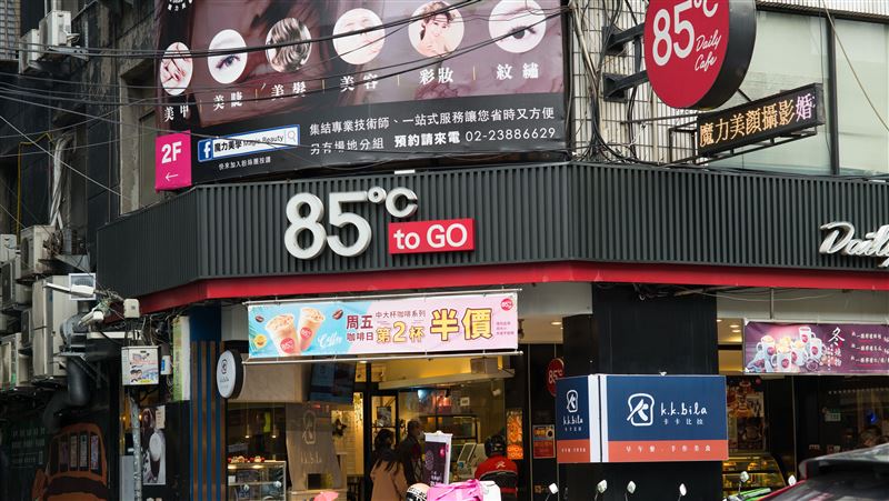 85度C外帶蛋糕！店員「直接放塑膠袋」她驚呆 官方1句回應網怒了 | 生活 | 三立新聞網 SETN.COM