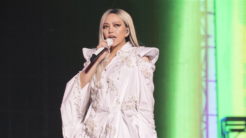 張惠妹唱到一半問誰生日？天后級驚人大禮直接送出 有求必應超暖心 | 娛樂星聞