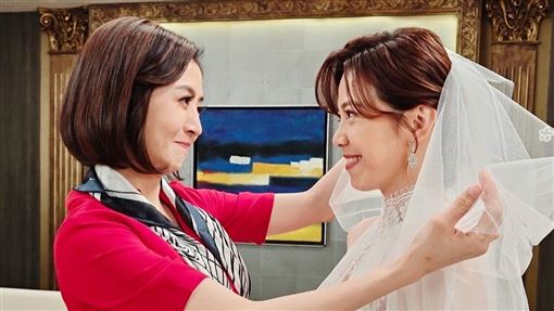 嫩妹捷運追《一家團圓》！Gino坐隔壁偷拍沒發現 網：這女孩太幸運了 | 娛樂星聞