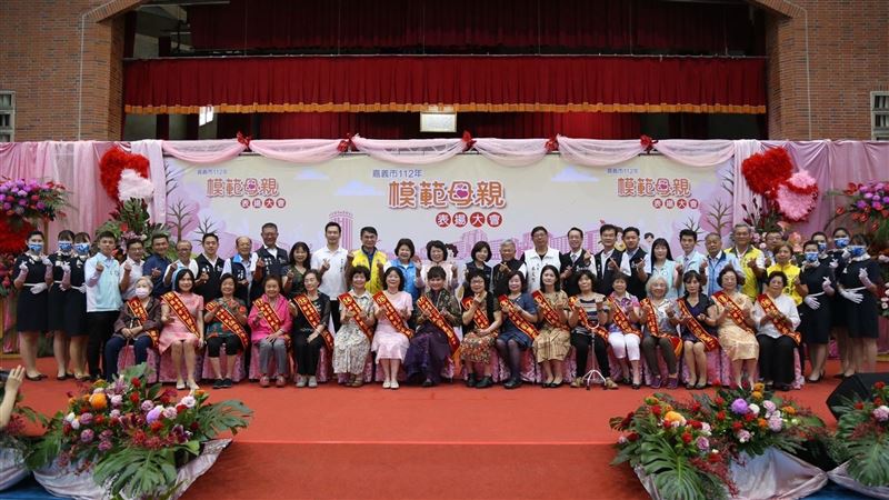 112年模範母親表揚大會 17位模範母親、7位慈馨媽媽獲表揚 | 生活 | 三立新聞網 SETN.COM