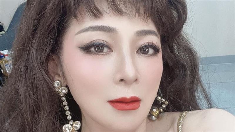 Jisoo算什麼！54歲王彩樺風韻完熟 震撼服裝粉絲全看呆 | 娛樂星聞