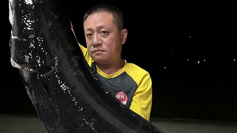日月潭水位上升 釣魚達人黃小四捕獲32斤重魚虎 | 生活 | 三立新聞網 SETN.COM