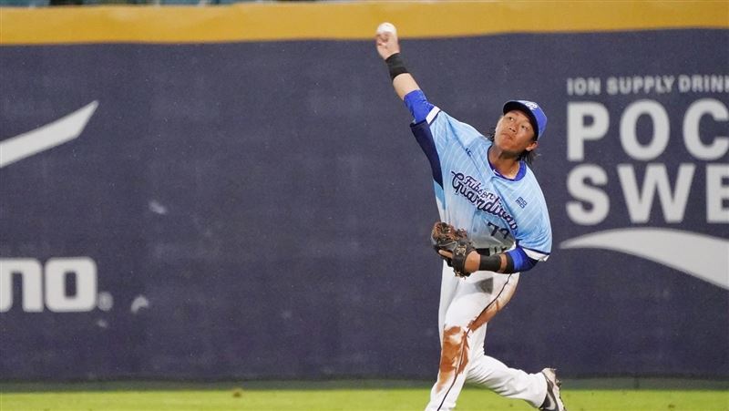 周佳樂5局就3次外野助殺 瘋狂追平34年大紀錄 | 運動 | 三立新聞網 SETN.COM