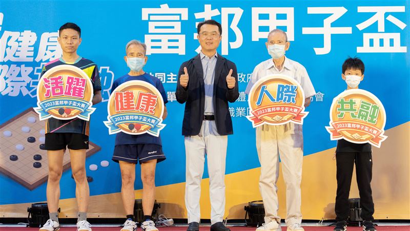 不老桌球手！160歲「雙打阿公」現身體育館 精湛美技驚呆少年仔 | 財經 | 三立新聞網 SETN.COM